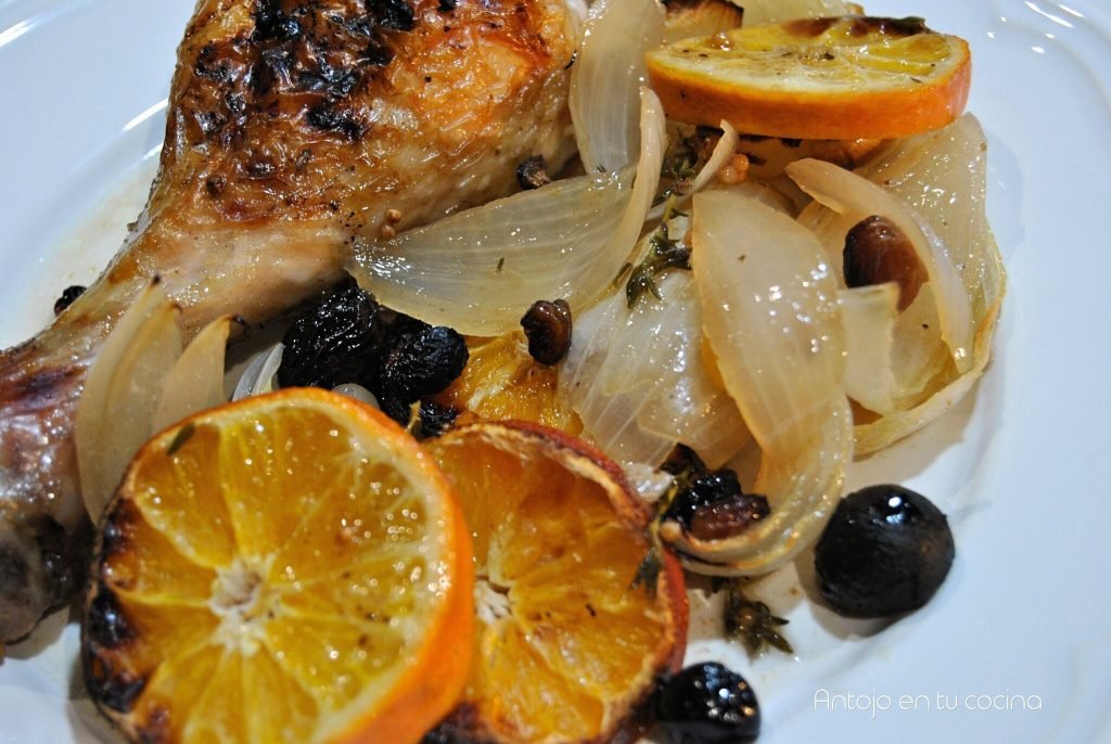 Pollo asado con mandarina y uvas pasas - Antojo en tu cocina