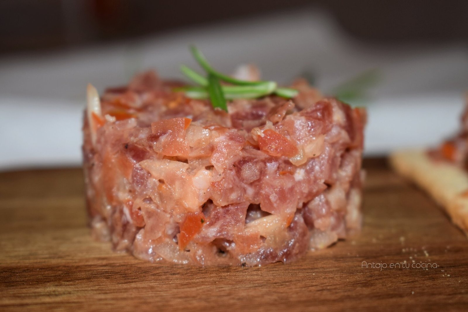 Cómo hacer TARTAR DE FUET y TOMATE - Antojo en tu cocina