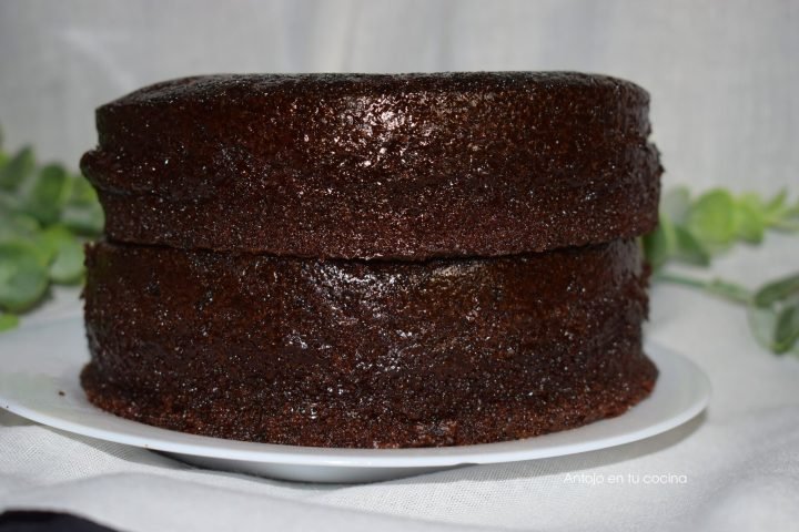 Bizcocho básico de chocolate para tartas MUY ESPONJOSO - Antojo en tu ...