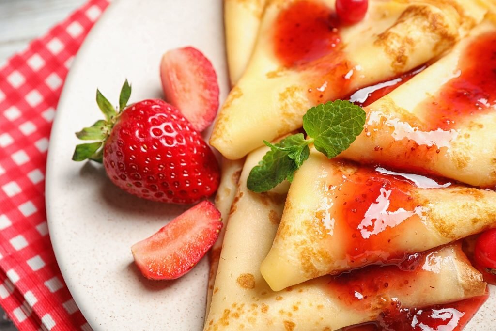 Crepes con sirope de fresa. Receta fácil para 2 personas - Antojo en tu ...