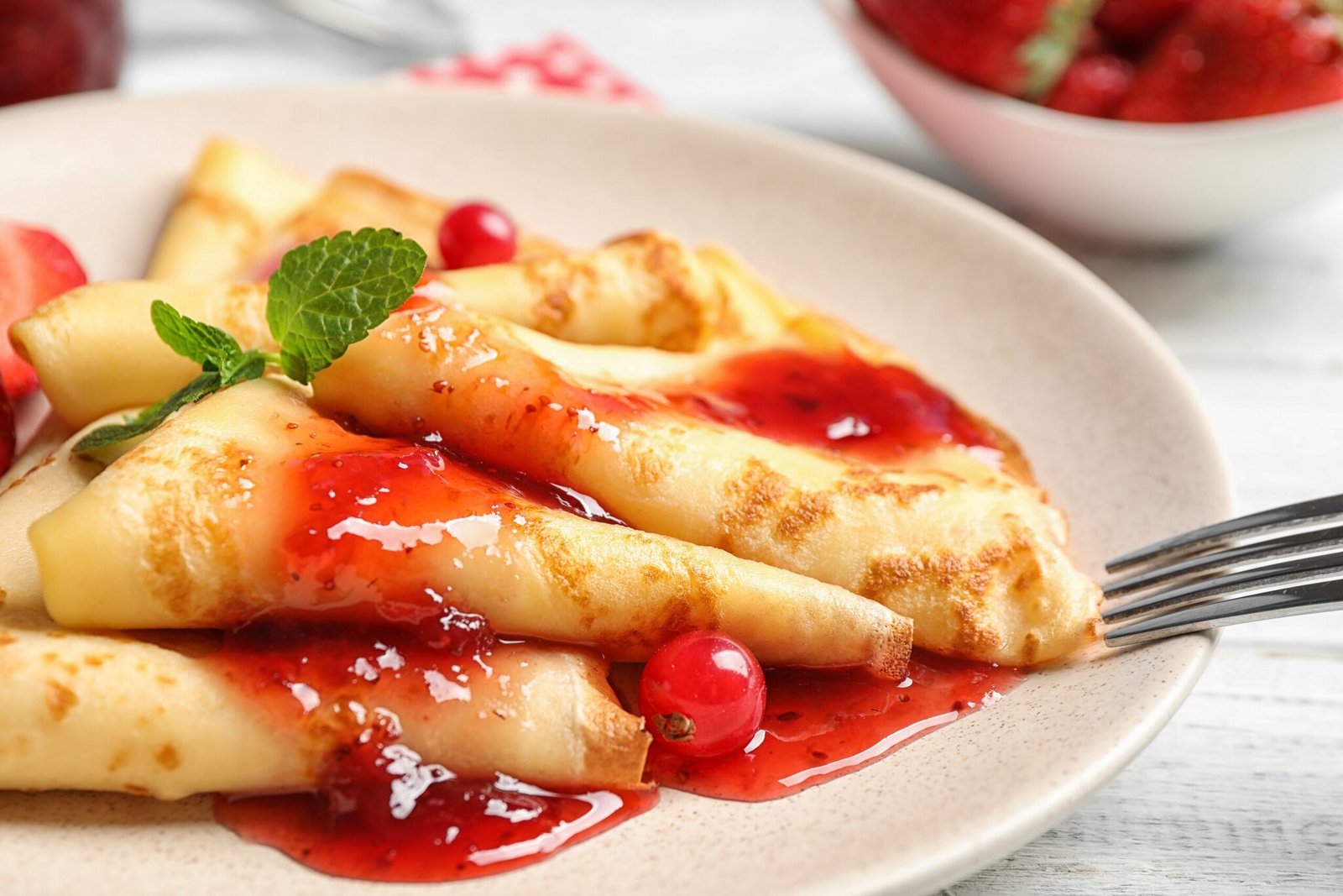 Crepes con sirope de fresa. Receta fácil para 2 personas - Antojo en tu ...